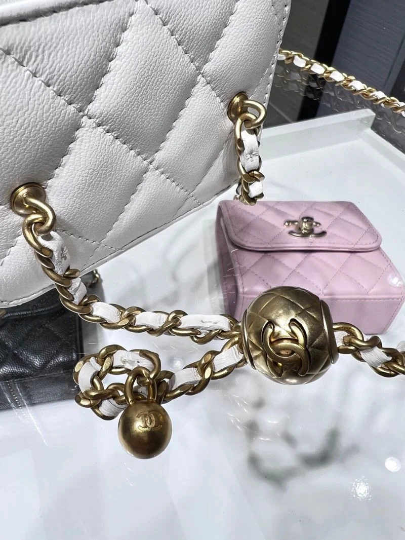 Cut-rate Chanel Cosmetic Bags