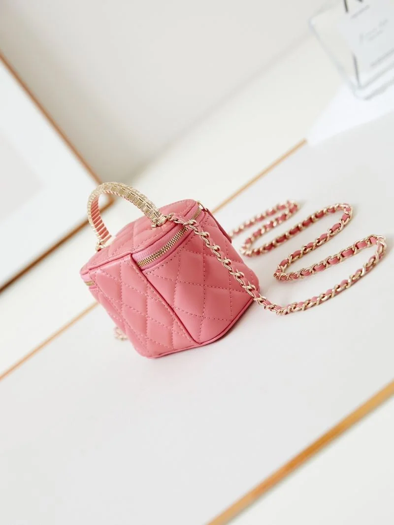 Top match Chanel Cosmetic Bags