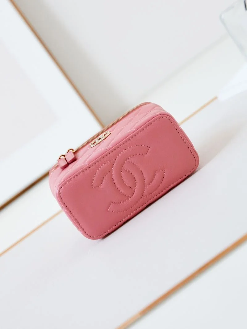 Top mirror Chanel Cosmetic Bags