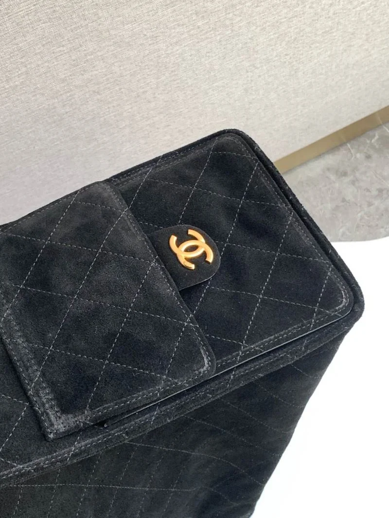 Top match Chanel Drawstring Bags
