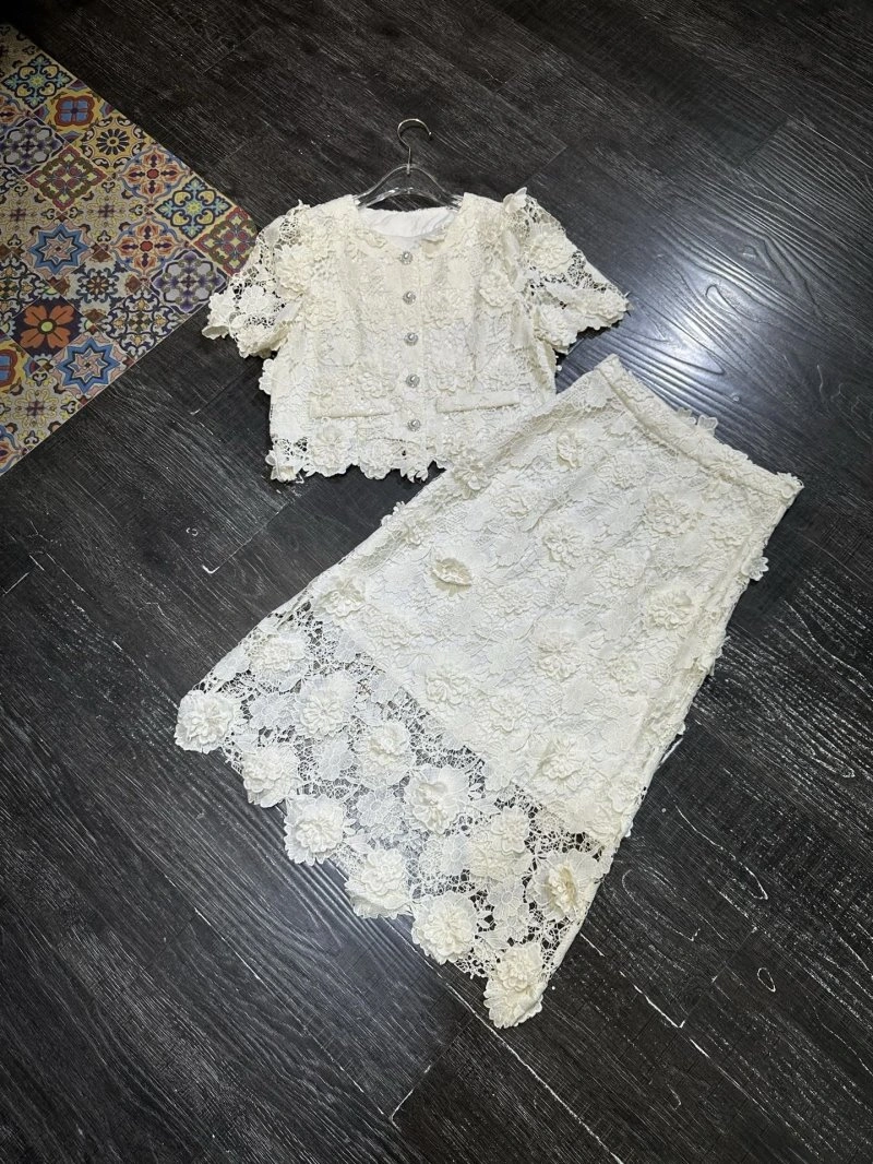 Low-cost Chanel Dress Suits