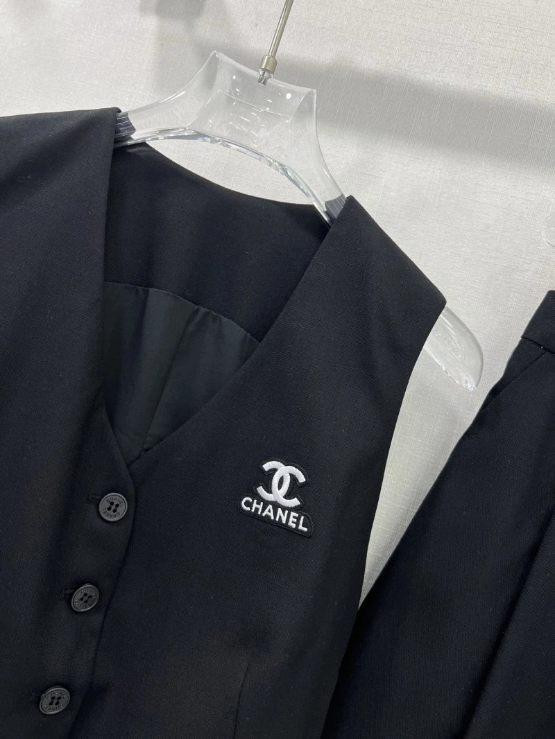 Top mirror Chanel Dress Suits