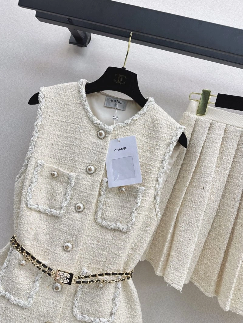 Low-cost Chanel Dress Suits