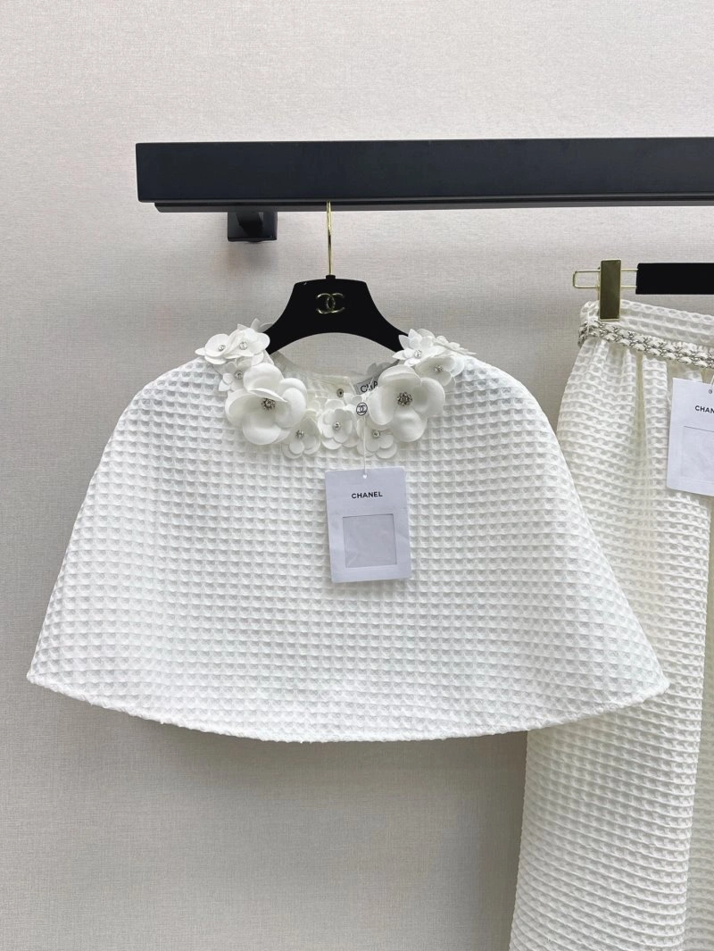 Top mirror Chanel Dress Suits