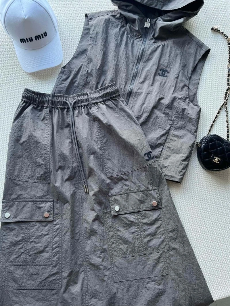 Top mirror Chanel Dress Suits