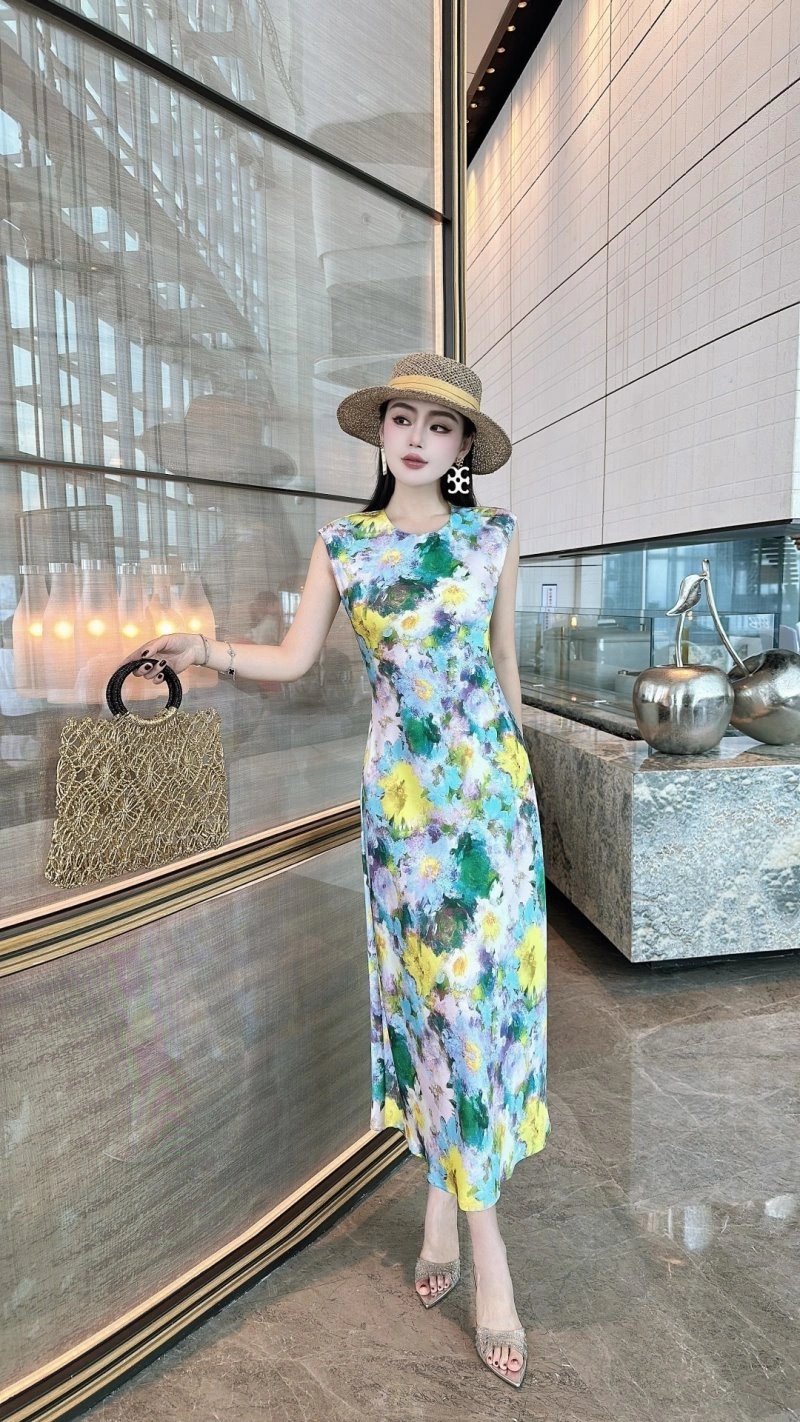 Low-cost Chanel Dress