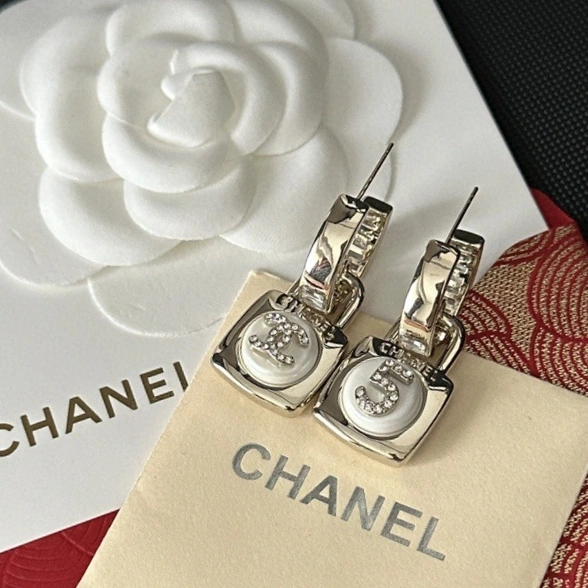 Top match Chanel Earrings