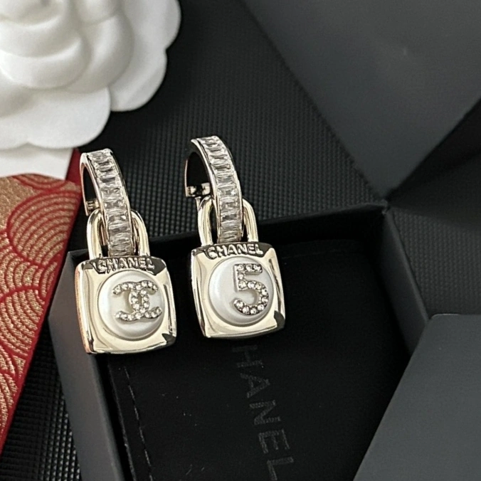 Top match Chanel Earrings