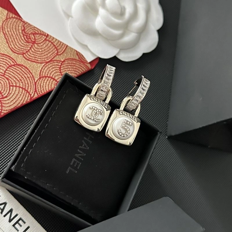 Top match Chanel Earrings