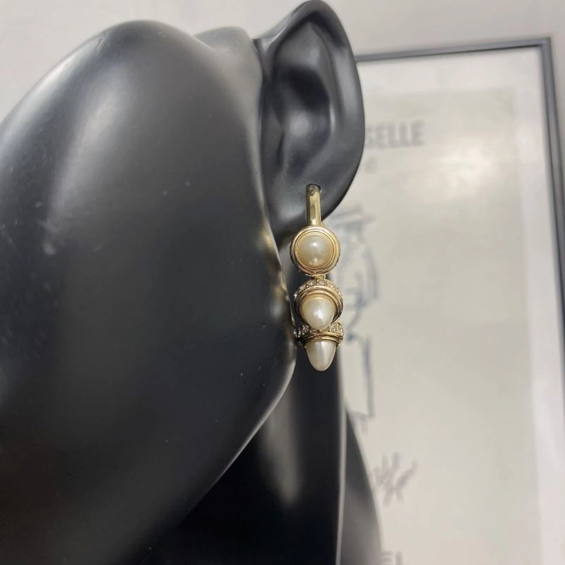 Top mirror Chanel Earrings