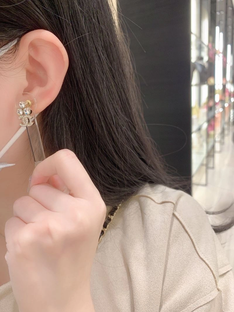 Top mirror Chanel Earrings