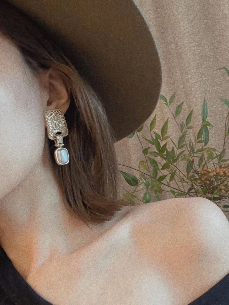 Top mirror Chanel Earrings