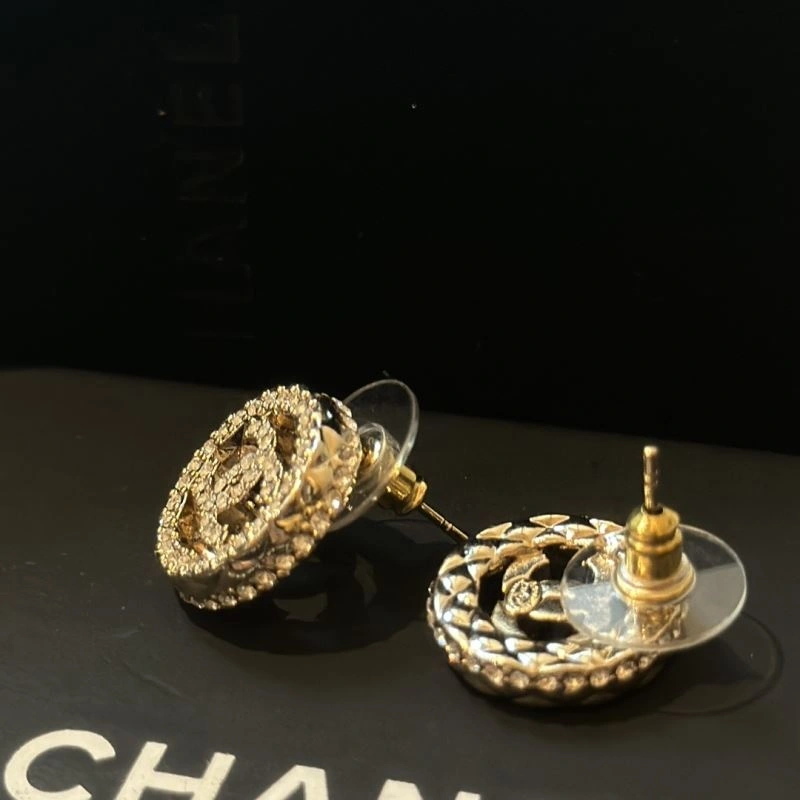 Top match Chanel Earrings