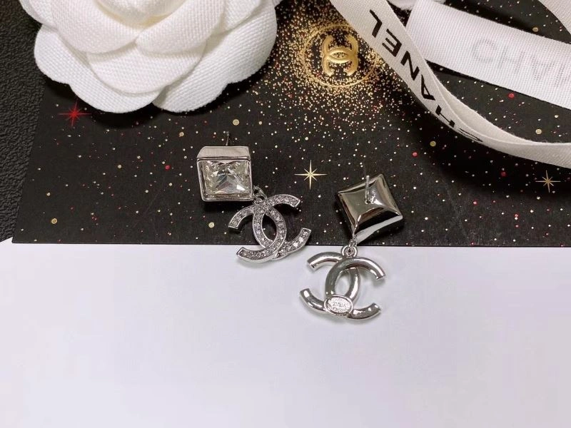 Top match Chanel Earrings