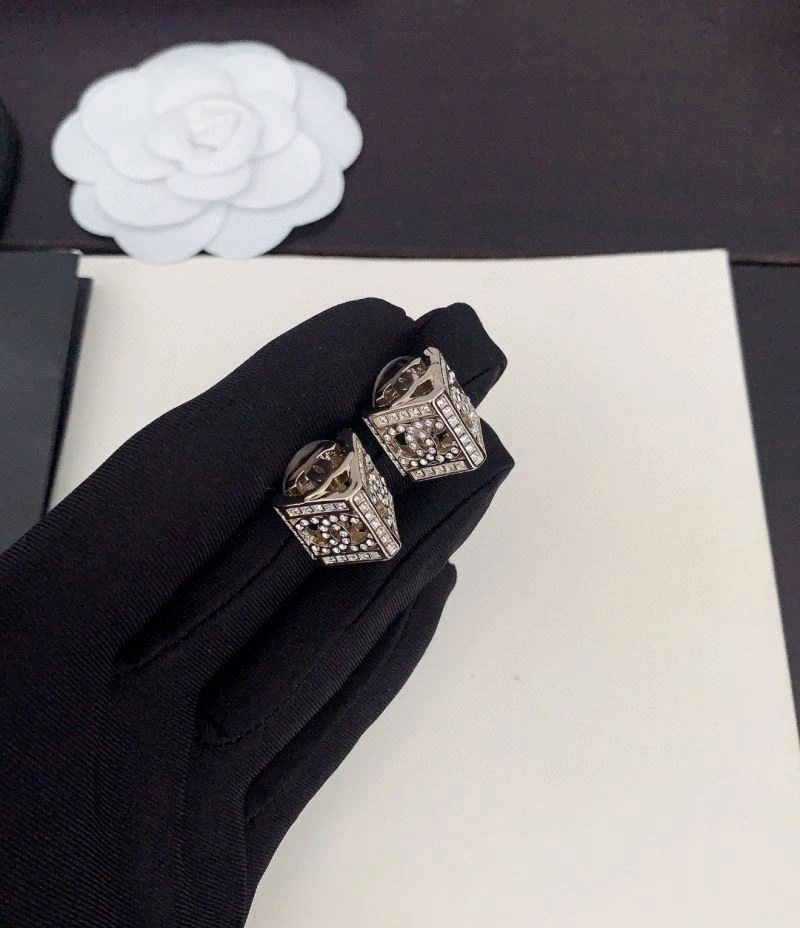 Top mirror Chanel Earrings
