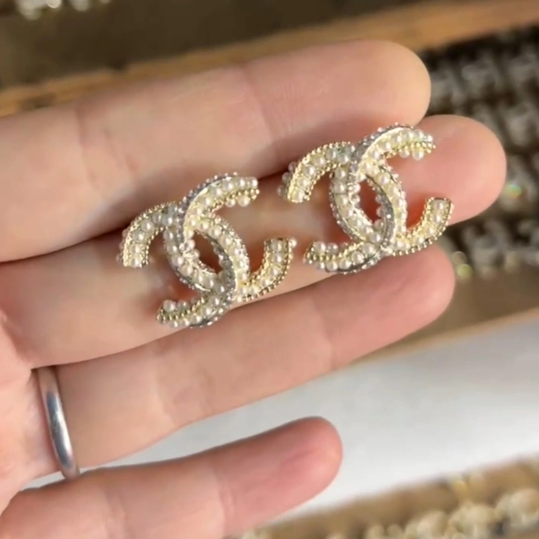Top mirror Chanel Earrings