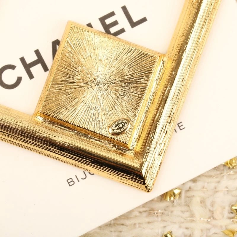 Top match Chanel Earrings