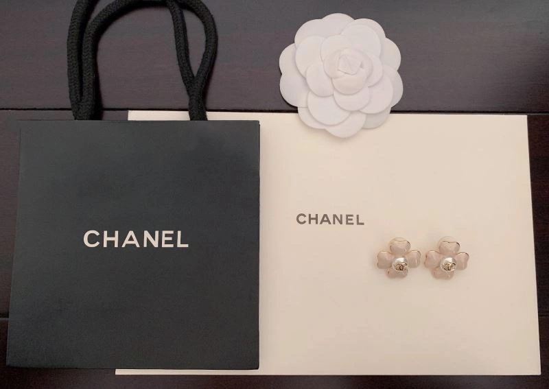 Top mirror Chanel Earrings