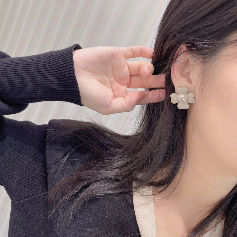 Top mirror Chanel Earrings