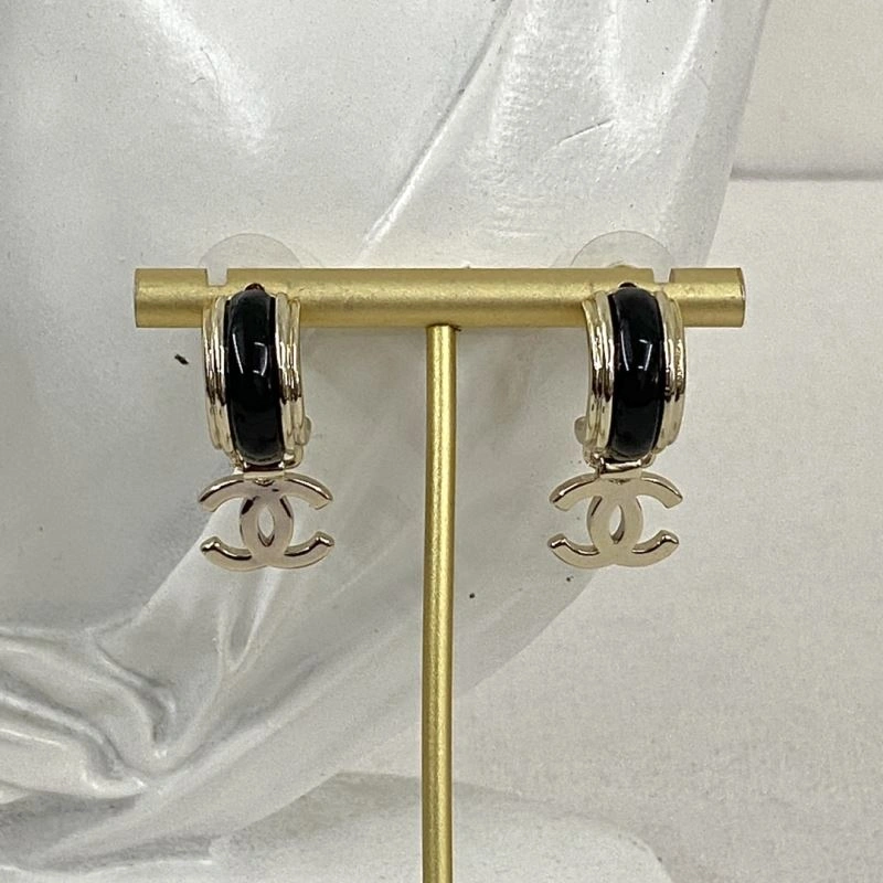 Top match Chanel Earrings