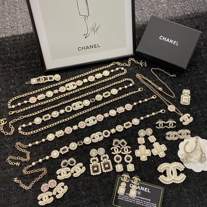 Top match Chanel Earrings