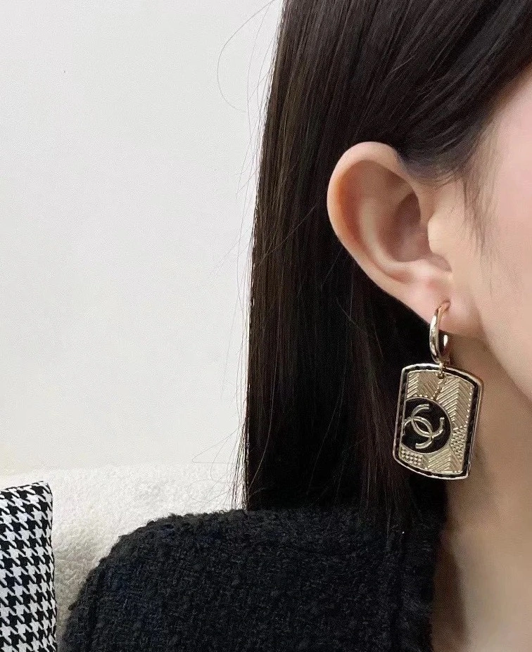 High accuracy Chanel Earrings