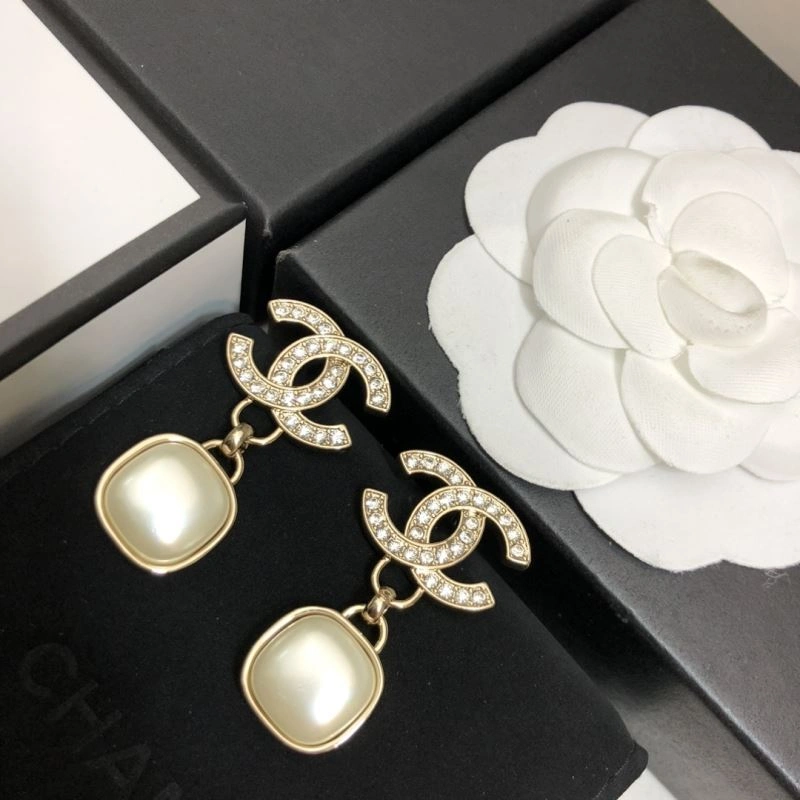 Top mirror Chanel Earrings