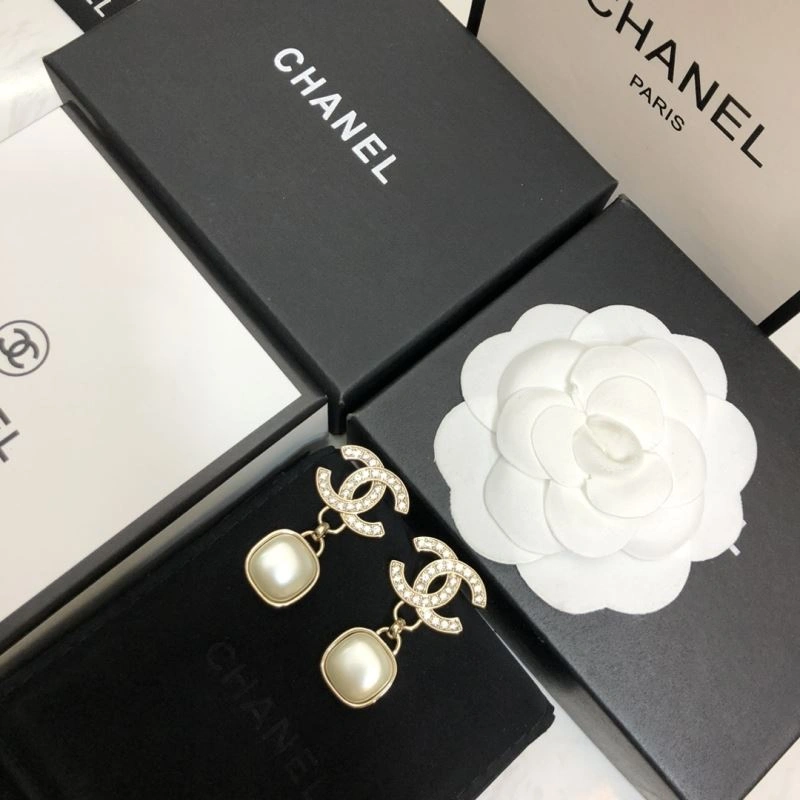 Top mirror Chanel Earrings