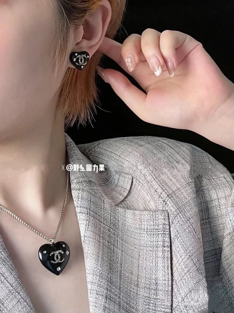 Top mirror Chanel Earrings
