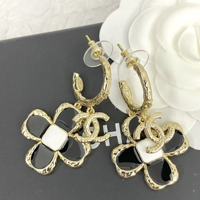 Top match Chanel Earrings