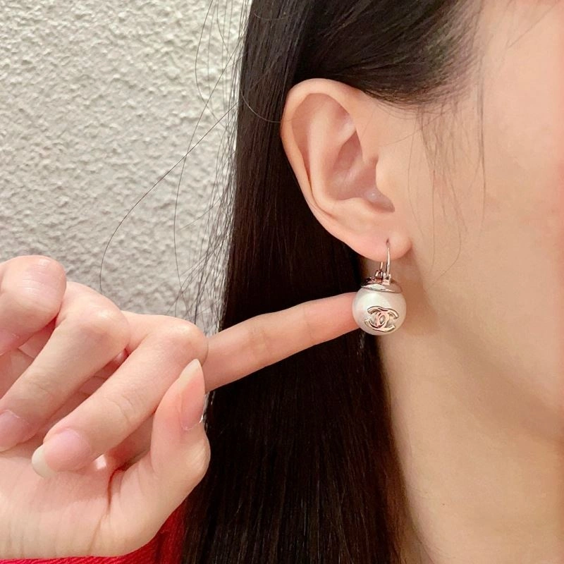 Top mirror Chanel Earrings