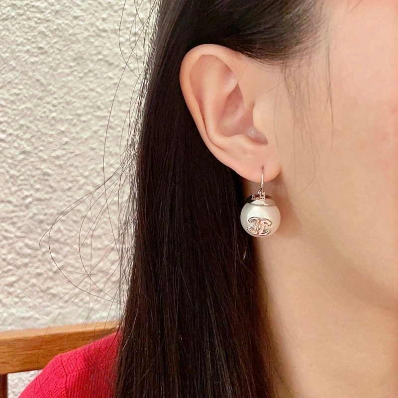 Top mirror Chanel Earrings