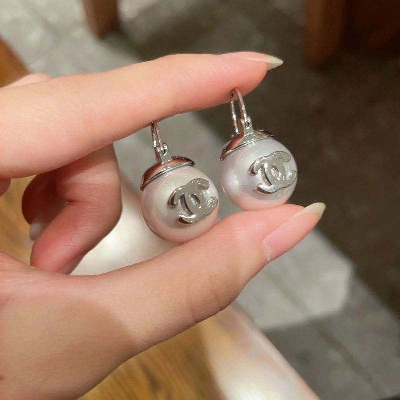 Top mirror Chanel Earrings