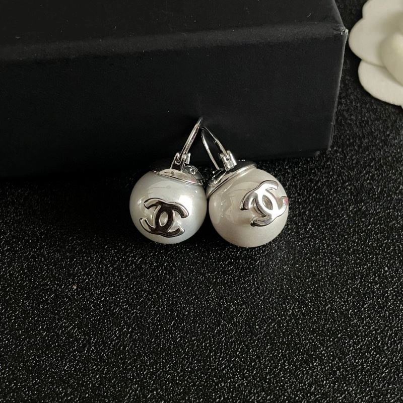 Top mirror Chanel Earrings