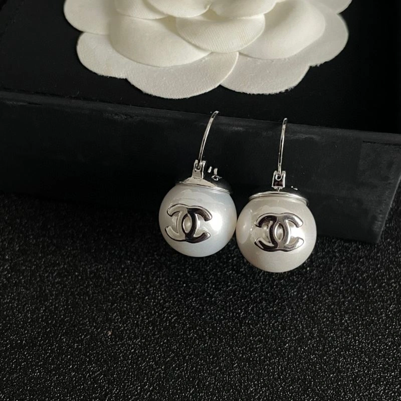 Top mirror Chanel Earrings