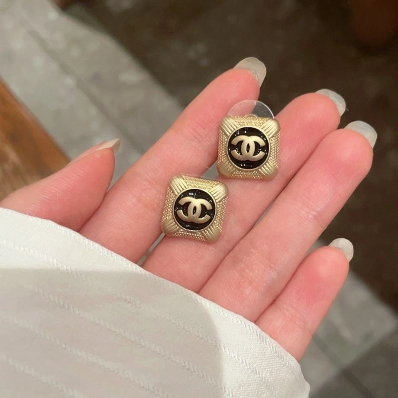 Top match Chanel Earrings