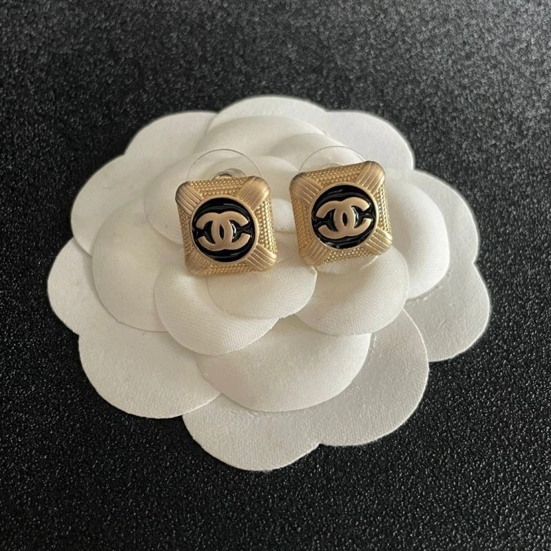 Top match Chanel Earrings