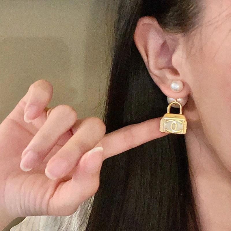 Top match Chanel Earrings