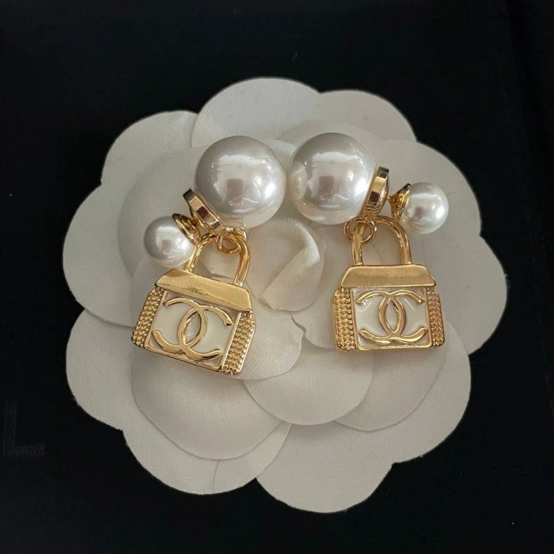 Top match Chanel Earrings