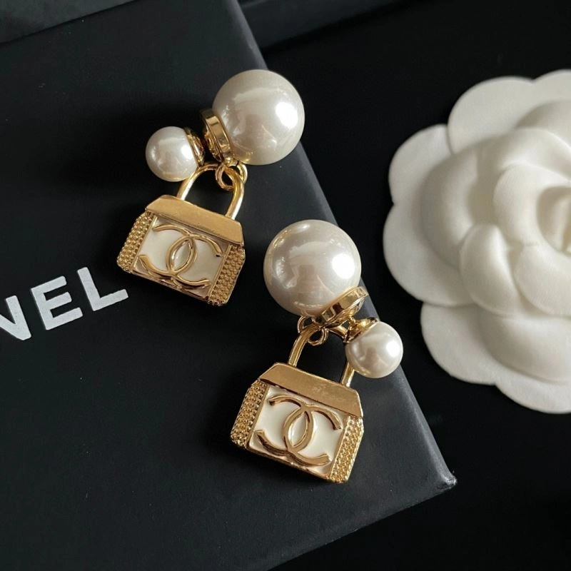 Top match Chanel Earrings