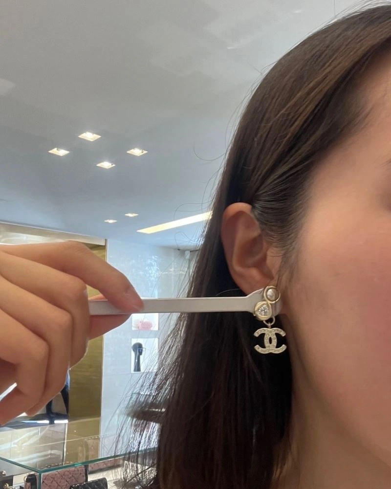 Top mirror Chanel Earrings