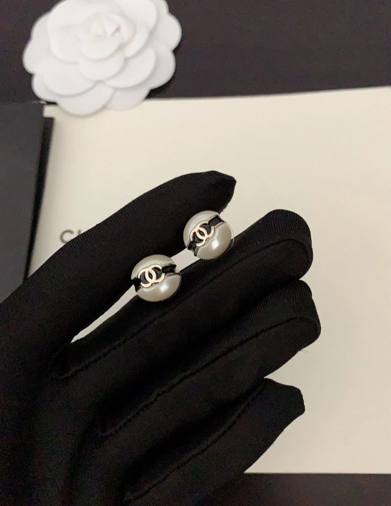 Top mirror Chanel Earrings