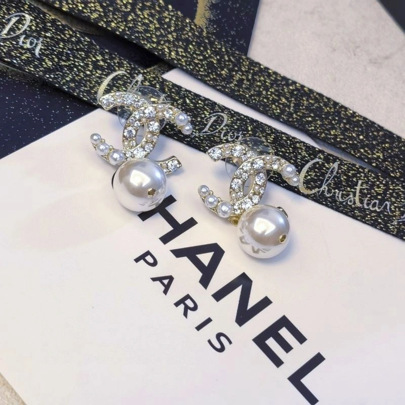 Top match Chanel Earrings