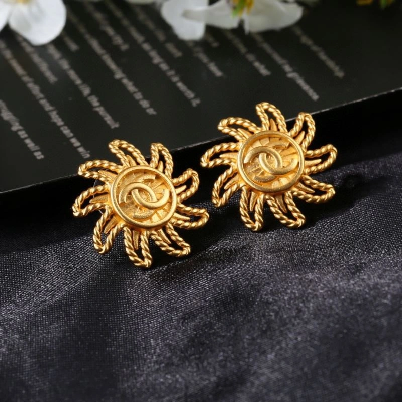 Top match Chanel Earrings