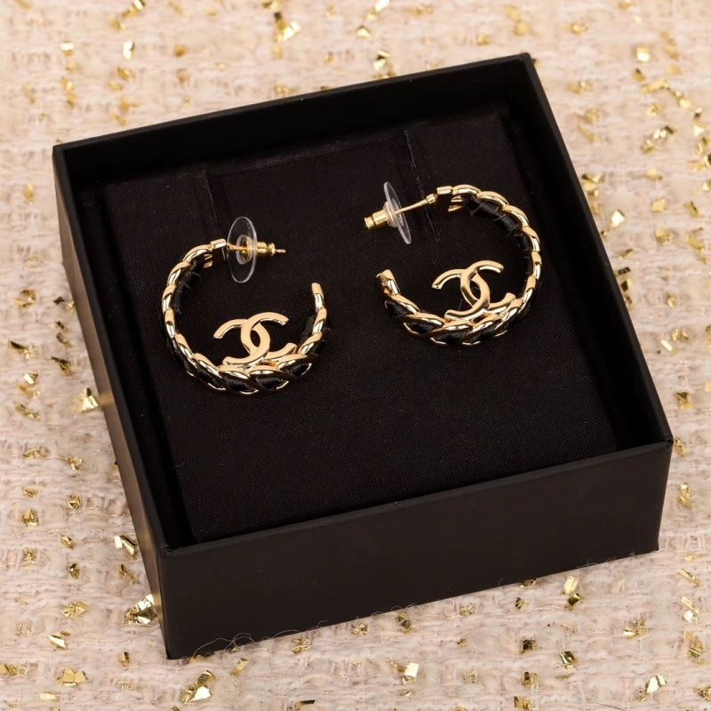 Top match Chanel Earrings