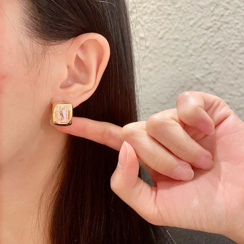 Top match Chanel Earrings