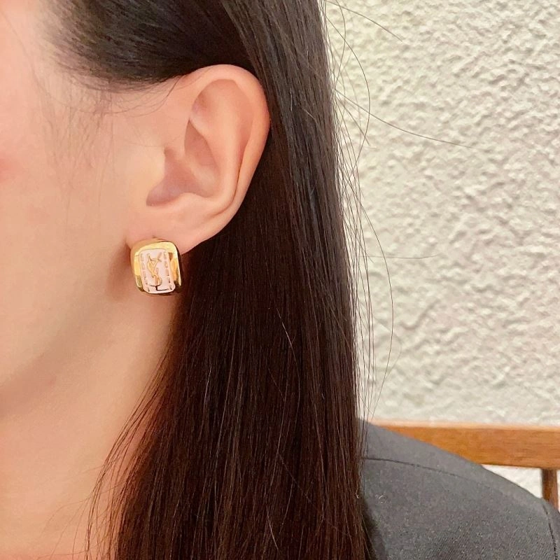 Top match Chanel Earrings