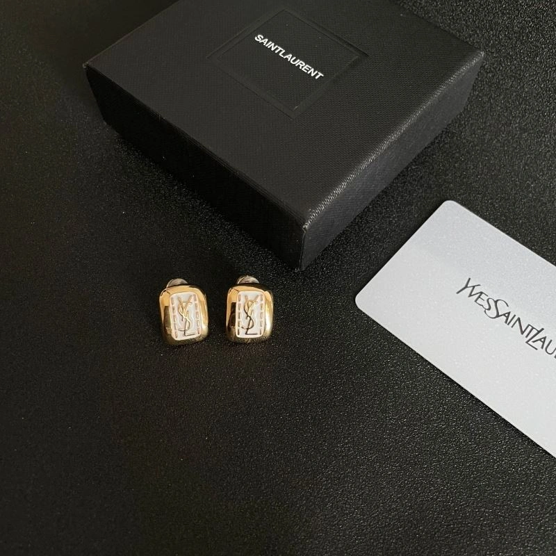 Top match Chanel Earrings