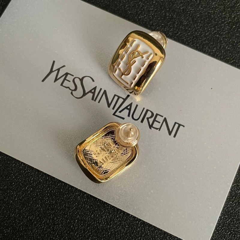 Top match Chanel Earrings