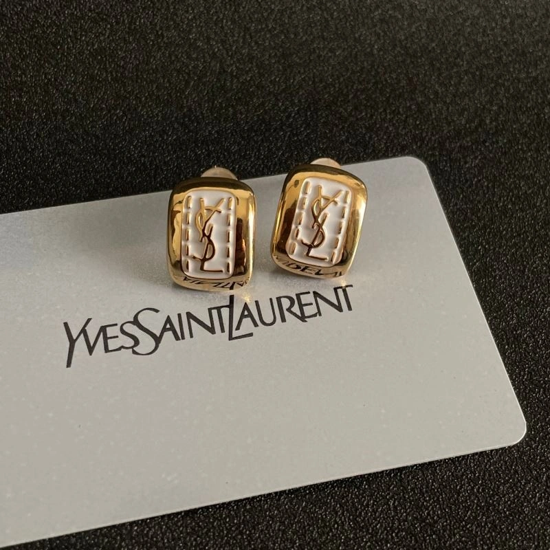 Top match Chanel Earrings